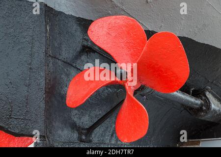 Red Ship screw propeller Stock Photo - Alamy