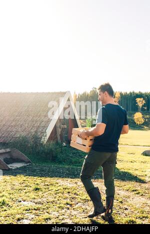 man carrying crate Stock Photo - Alamy