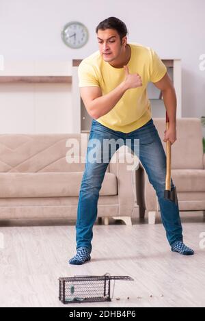 Man and mousetrap at home Stock Photo - Alamy