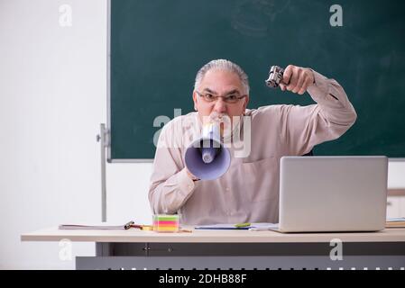 senior teacher screaming angry at university classroom Stock Photo - Alamy