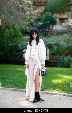 Street style, Laura Comolli arriving at Issey Miyake Fall-Winter 2018 ...