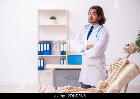 Crazy doctor examining the dead patient Stock Photo - Alamy