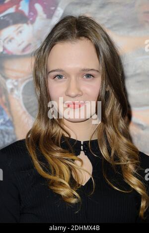 Manon Valentin assiste a l'avant premiere de 'Tout Schuss' au cinema ...