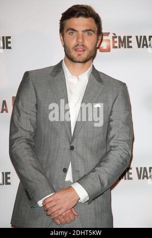 ALEX ROE - PHOTOCALL DU FILM 'LA 5ÈME VAGUE' AU BAR DU BRISTOL Photo by ...