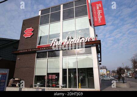 Statue of Tim Horton in front of the first Tim Hortons restaurant in ...