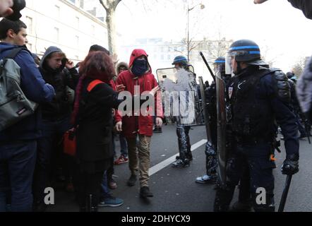 Students demonstrate against the labour reform called El Khomri law in ...