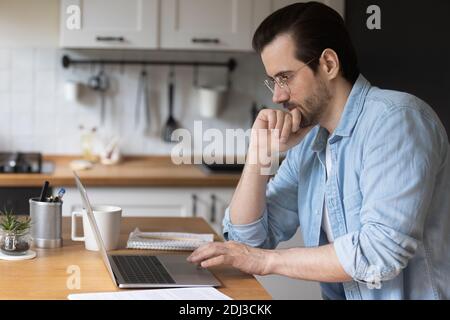 Online business concept. Pensive freelance pretty woman, young business ...