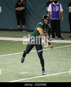 Hawaii quarterback Chevan Cordeiro (12) throws against UNLV during the ...