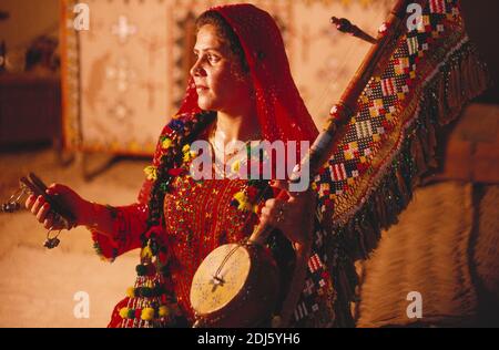 Sufi Music in the Indus Valley Yaktaro or Ektara instrument,Sindh ...