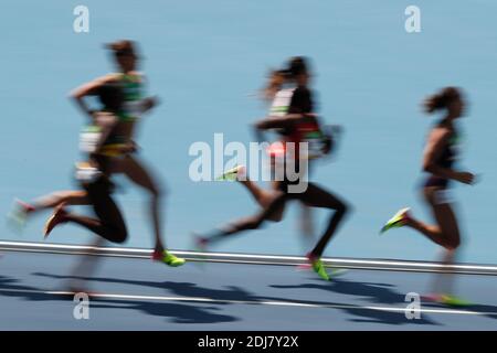 Running illustration in the 800m women first round in Olympic Stadium ...