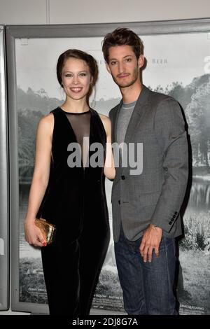 Pierre Niney, Paula Beer assistent a la premiere de Frantz au cinema ...