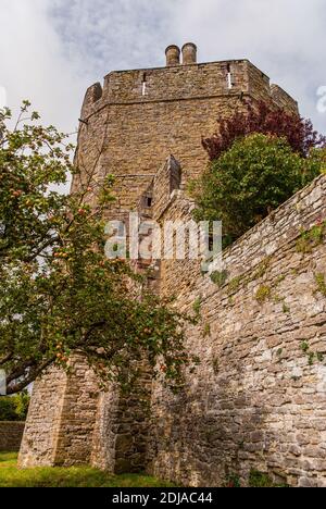 UK Shropshire Stokesay Castle fortified manor house Stock Photo - Alamy