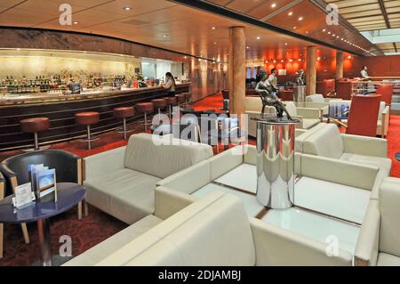 Bar Stools At A Ships Bar Stock Photo - Alamy