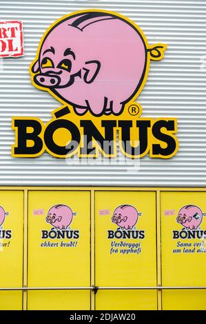 Iceland supermarket sign logo Stock Photo - Alamy