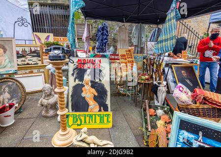 Stall with a display of pictures and ephemera in Guildford Antique ...