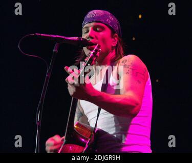 Johnny Rzeznik of the Goo Goo Dolls performs an accoustic set at VH1 ...