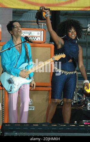 Prince performs with Tamar at the Good Morning America Summer Concert ...