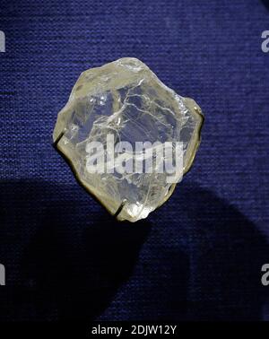 The Foxfire Diamond , the largest uncut diamond (weighs 187 carats ...