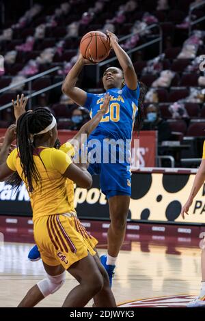 UCLA guard Charisma Osborne (20) runs a play against Arkansas during an ...