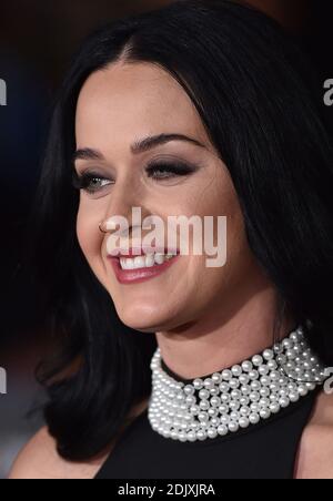 Katy Perry still wearing her Nike gold tooth jewelry attends the ...