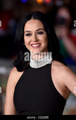 Katy Perry still wearing her Nike gold tooth jewelry attends the ...