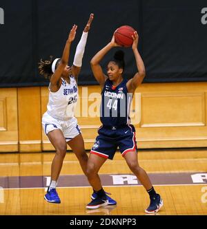 UConn forward Aubrey Griffin (44) goes around Butler forward Sydney ...