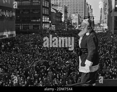 USA. Edmund Gwenn in a scene from the ©Twentieth Century Fox classic ...