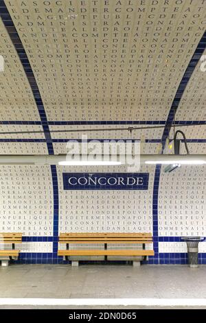 Paris metro, Concorde station Stock Photo - Alamy