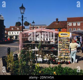 Market day at Petersfield, The Square, Hampshire, England, UK Stock ...