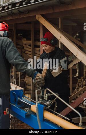 men using a table saw Stock Photo - Alamy