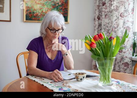 Senior woman reading magazine Stock Photo - Alamy