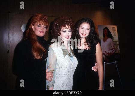 RUBY IN PARADISE (1993) ASHLEY JUDD, TODD FIELD RIPR 003 Stock Photo ...