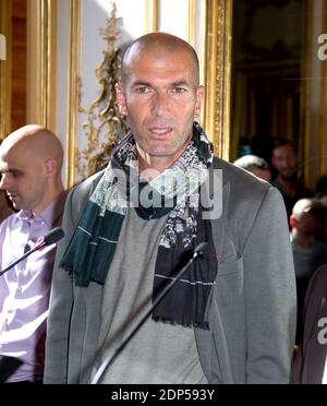 ZINEDINE ZIDANE - LANCEMENT DU LIVRE 'LE DESSEIN D'ELA' Photo by Nasser ...
