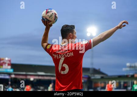 Matty Pearson #6 of Luton Town wins the header Stock Photo - Alamy