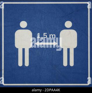 Keep the 2 meter distance sign Stock Photo - Alamy