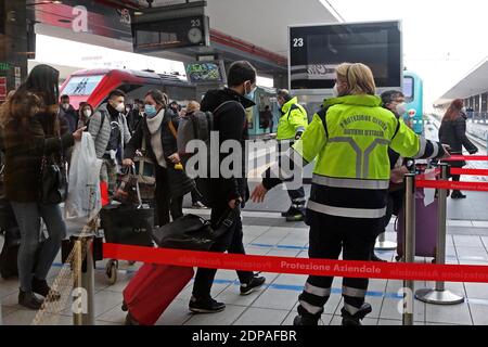 Naples, Italy. 19th Dec, 2020. Naples, Covid emergency arrivals at ...