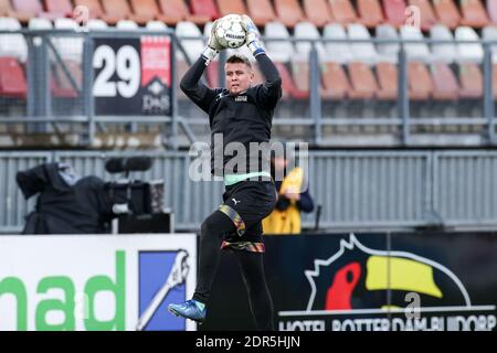 ROTTERDAM, NETHERLANDS - DECEMBER 19: goalkeeper Sergio Padt of FC ...