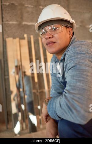 portrait of empowered female worker posing Stock Photo - Alamy