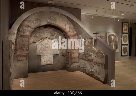 Shrine to the God Mithras (Mithraeum Stock Photo - Alamy