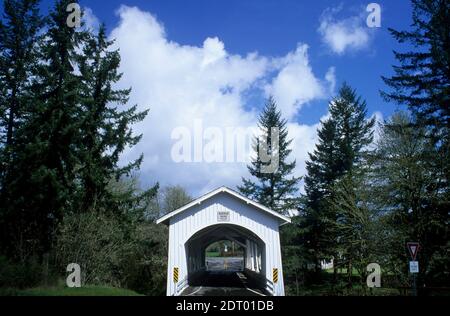 Thomas Creek Hannah Covered Bridge Linn County Oregon Stock Photo - Alamy