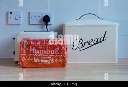 Warburtons Toastie, thick sliced white bread Stock Photo - Alamy