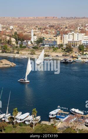 Aerial view of the Nile river with Feluccas (traditional egyptian ...