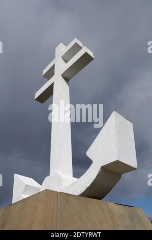 The Cross of Lorraine War Memorial,Greenock to the Free French and ...