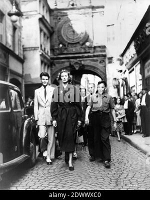 INGRID BERGMAN walking through the streets of Orleans and greeted by ...