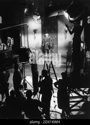 DICK, director Andrew Fleming, on set, 1999. ©TriStar Pictures ...