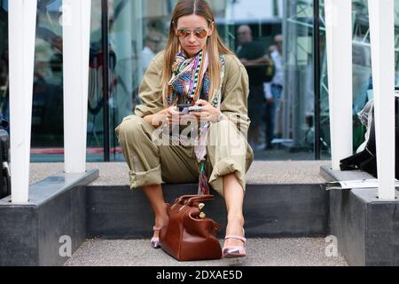 street style, Clara Racz, blogger, arriving at Jil Sander Ready-to-Wear ...