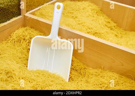 Pasta in a tray with a plastic spatula in a supermarket Stock Photo - Alamy