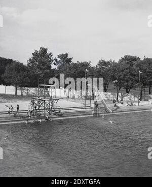 1950s, historical, open air Lido, Gravesend, Kent, England, UK. Opened ...