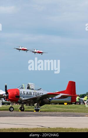 The Snowbirds, Canada's military aerobatics (air show flight ...