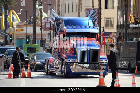 Transformers's Hoptimus Prime handprint and footprint ceremony on ...